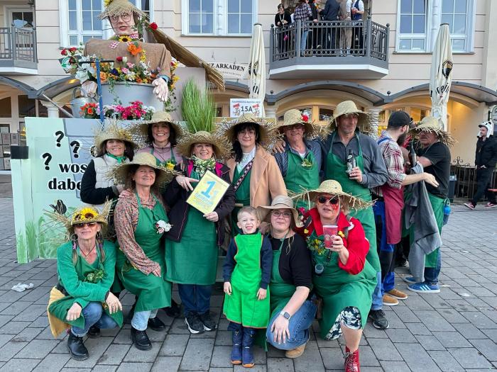 Faschingsumzug 2023 mit der Volksbühne Olching - OlchingBlog,ein Service des Gewerbeverbands ...