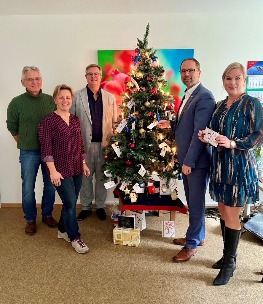 473 Wünsche am Wunschbaum der Olchinger Tafel - OlchingBlog,ein Service des Gewerbeverbands ...