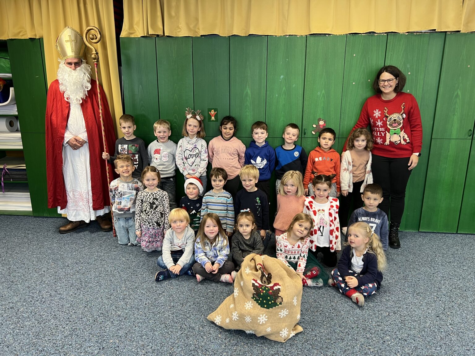 Nikolausbesuch im Kindergarten St. Elisabeth - OlchingBlog,ein Service des Gewerbeverbands ...