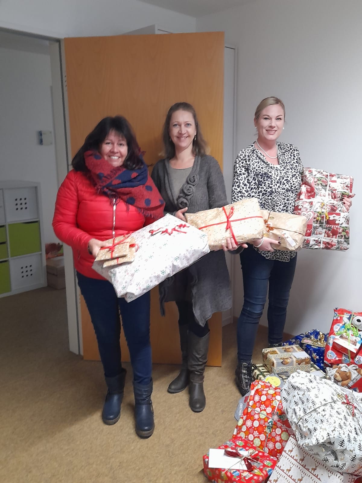 SPD - Olching spendet für den Wunschbaum - OlchingBlog,ein Service des Gewerbeverbands ...